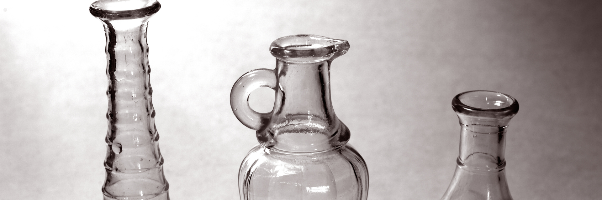 What Is a Glass Jug? Definition, Uses, Types & Buying Guide – KimEcopak