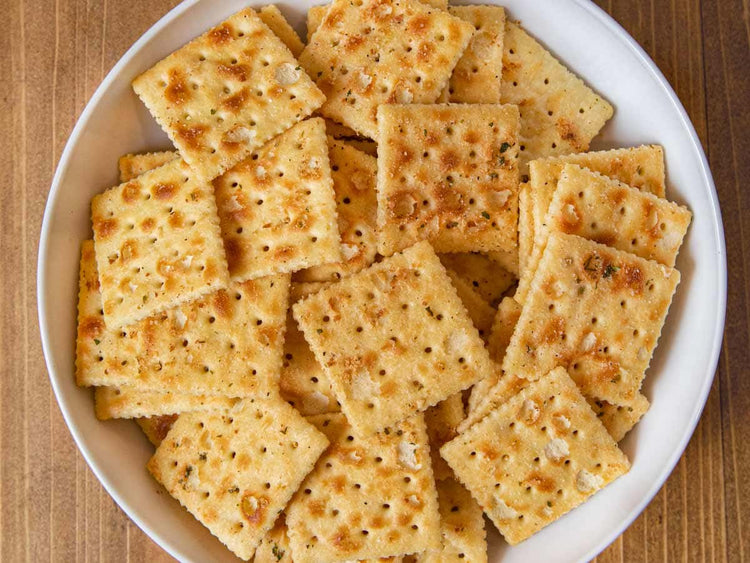 What Are Saltine Crackers? Ingredients, Origin, and How They’re Made ...